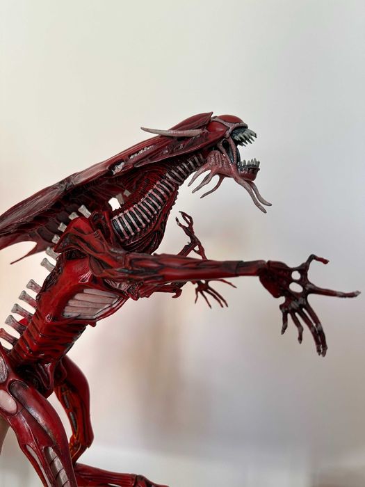 Figurina NECA Alien Genocide Red Queen Corbeanca • OLX.ro