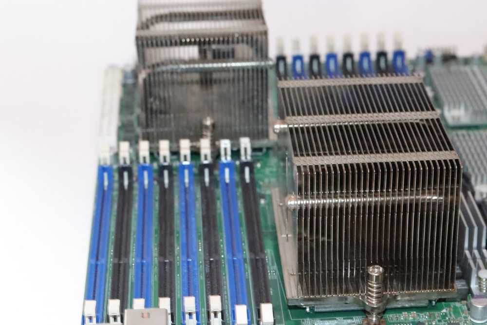 Placa de Baza Server Supermicro H8DGI-F + 32 Cores CPU's + Heatsink ...