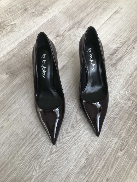 Pantofi Byblos piele naturala lacuita visinii noi (M-38) Suceava • OLX.ro