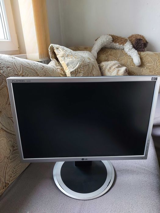 Монитор LG Flatron L194WS гр. Габрово Център • OLX.bg