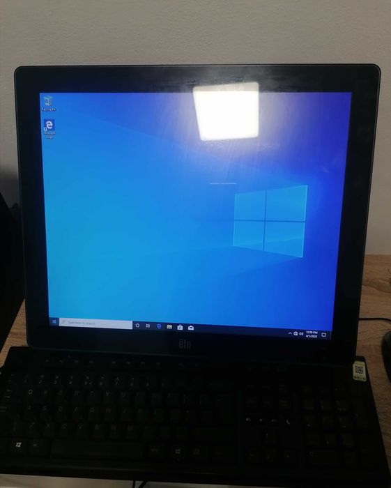 Calculator + monitor touchscreen Oradea • OLX.ro