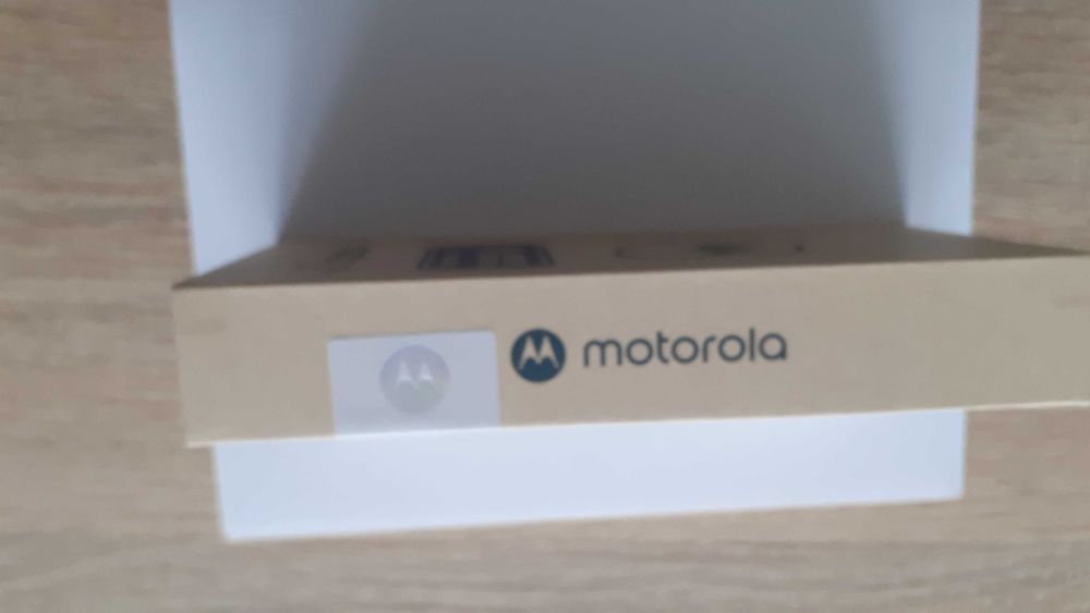 De vânzare un telefon nou Motorola, sigilat, cu garanție 5 ani ...