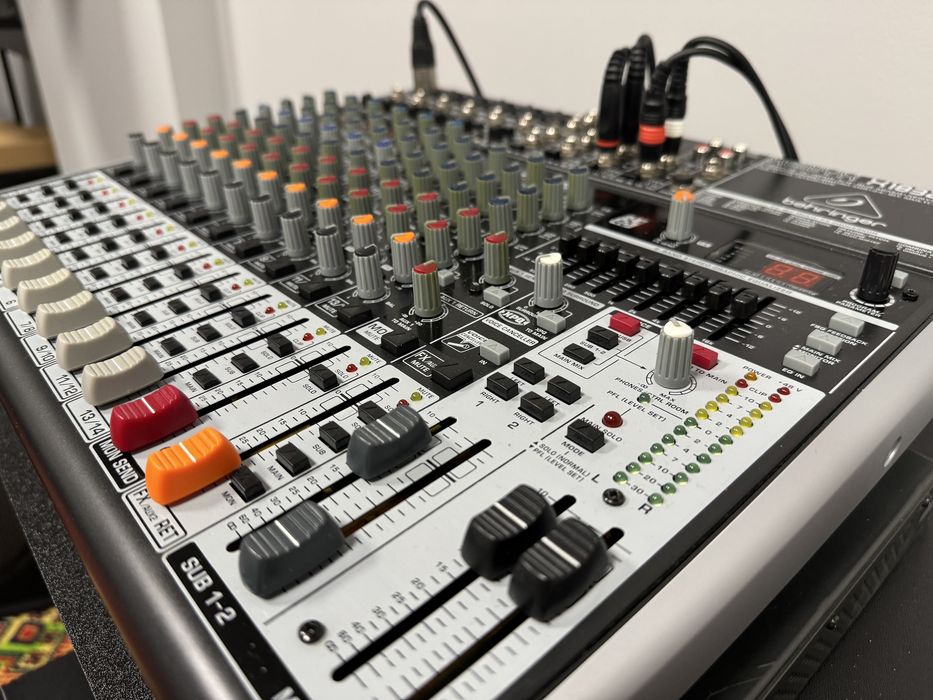 Смесителен пулт BEHRINGER XENYX X1832 USB гр. София Младост 1А • OLX.bg