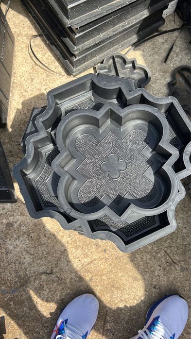 Forme pavaj pavele matrite beton borduri NOI Chisoda • OLX.ro