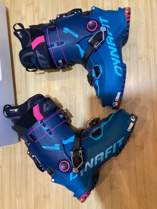 Set schiuri de tura, clapari, legaturi si piei de foca Dynafit Women ...