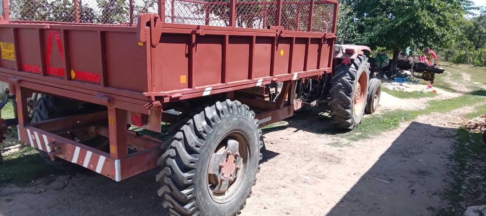Remorca tractor basculabila pe o axa Ionesti • OLX.ro
