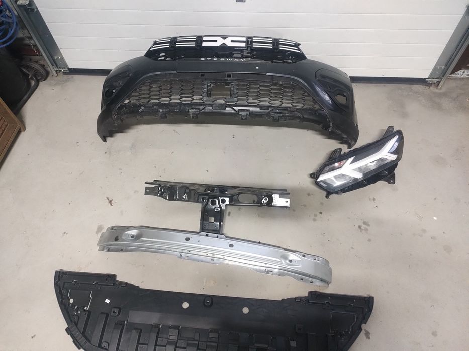 Bara fata , far stânga , trager ,traversa Sandero stepway 2021-2023 Bascov • OLX.ro