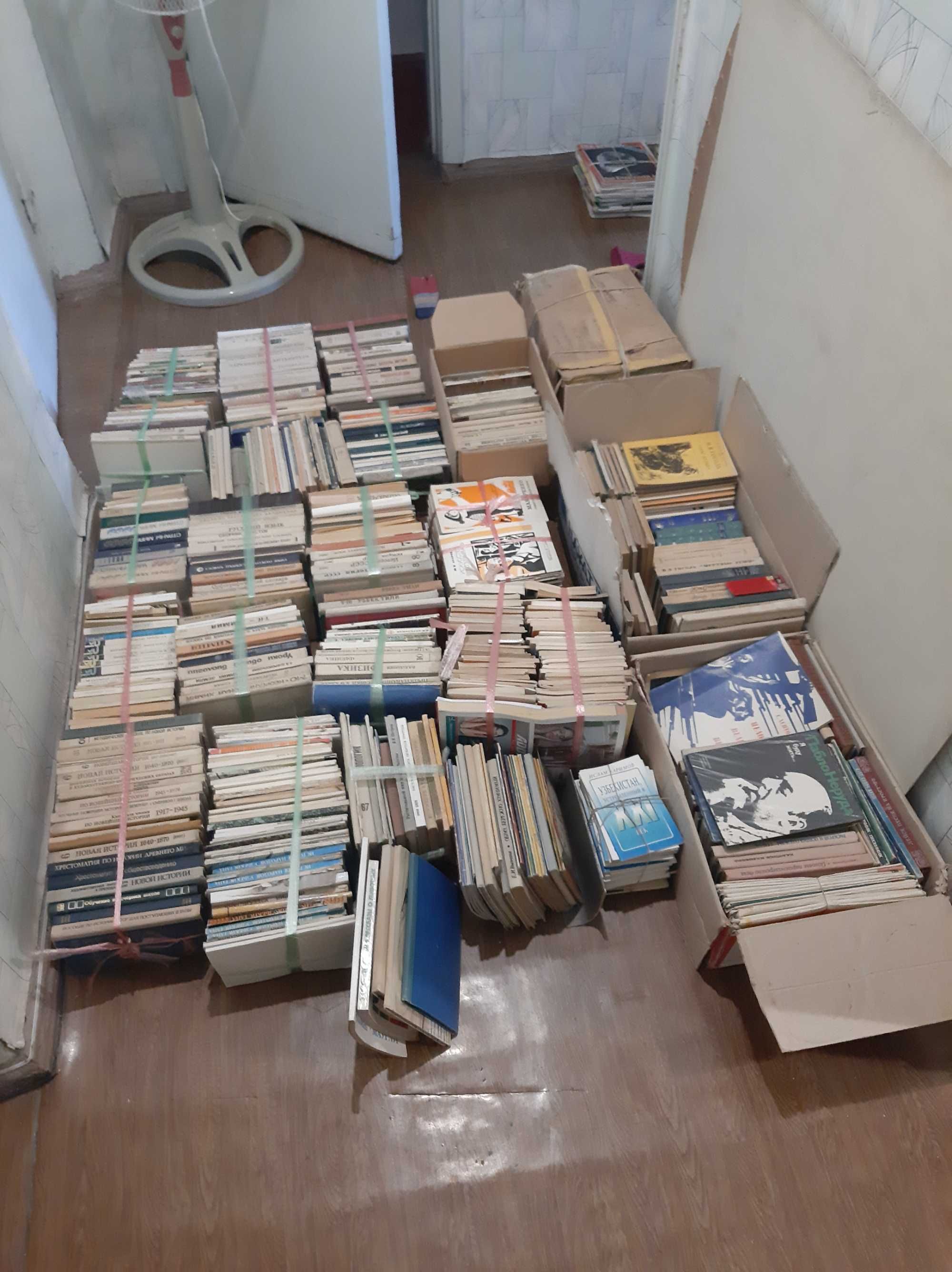 Продаются КНИГИ разные .: 5 000 сум - Книги / журналы Ташкент на Olx