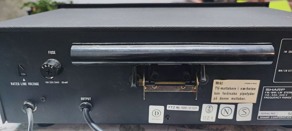 Tuner vintage Sharp Iasi • OLX.ro