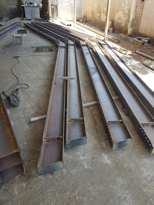 Vand ferme pentru acoperis si stalpi metalice Tecuci • OLX.ro