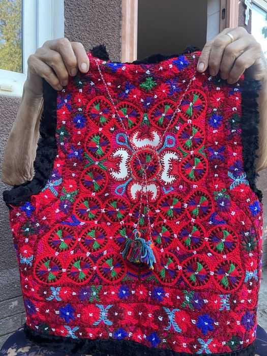 Cojoc traditional realizat manual ( vesta, pieptar) Hunedoara • OLX.ro