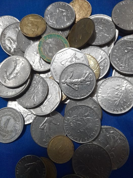 100 monede diferite all world pachet Iasi • OLX.ro