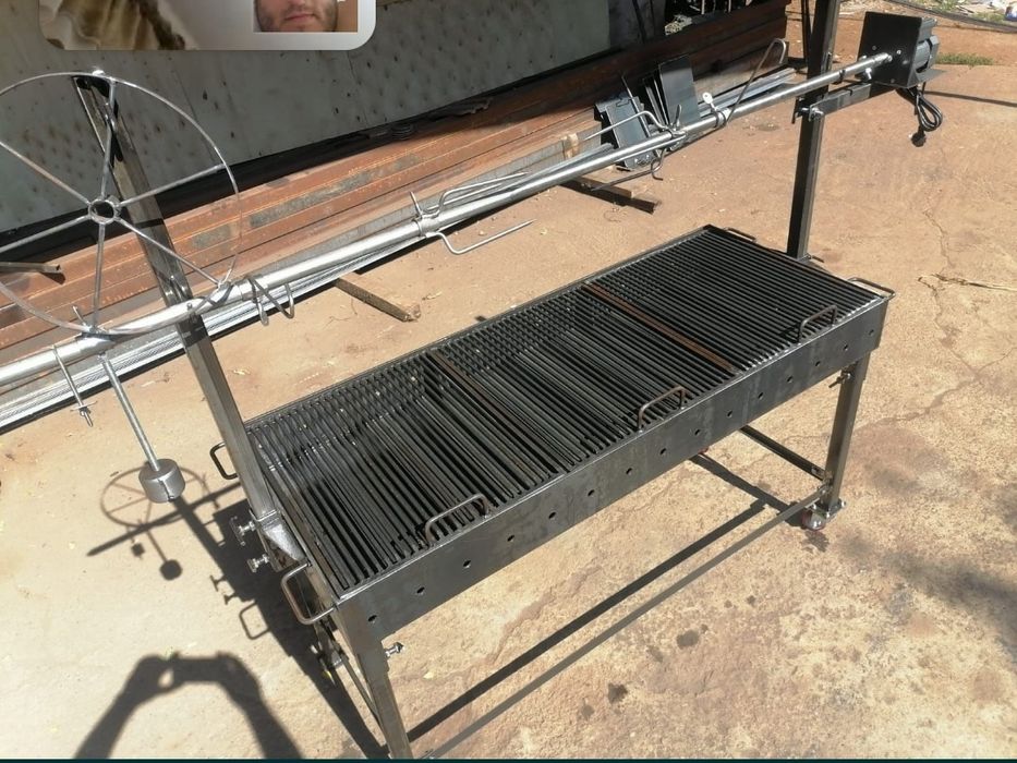 Rotisor cu grătar pentru diferite evenimente Predesti • OLX.ro