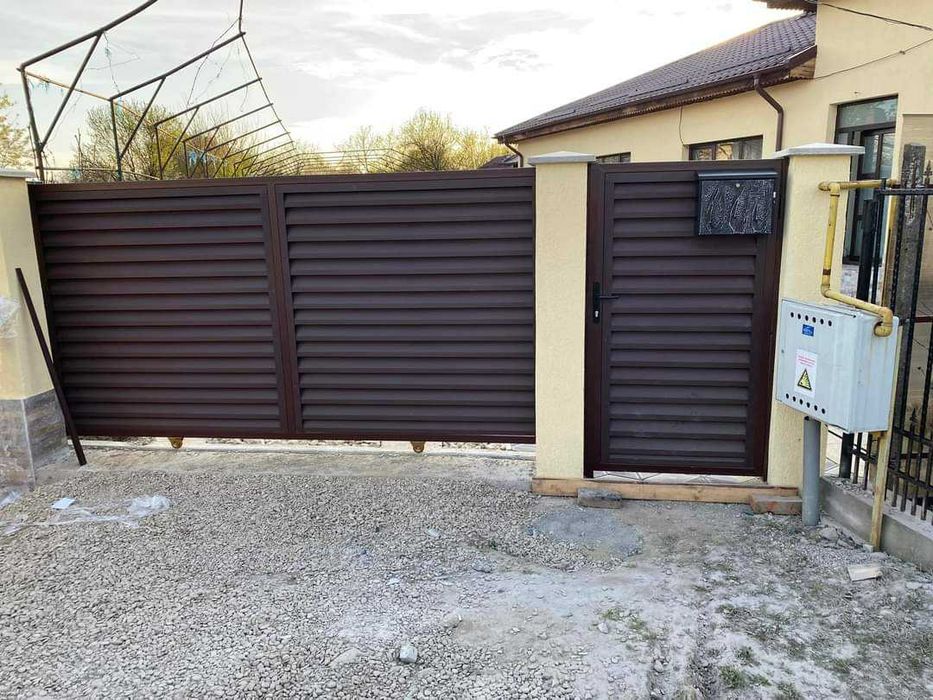 Garduri si porti din panou stil jaluzele de diferite modele la comanda ...