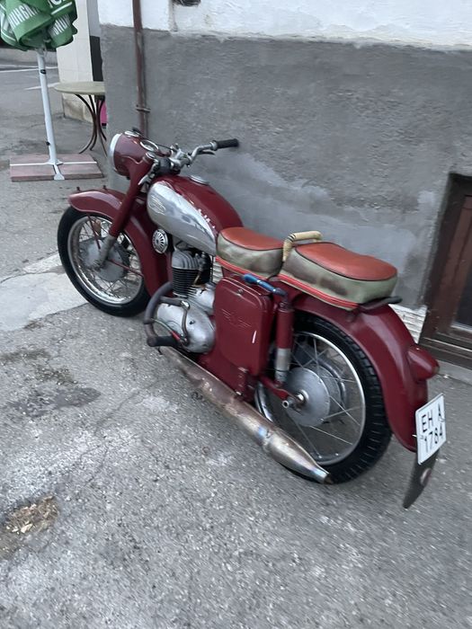 Мотоциклет Балкан 250 гр. София Гео Милев • OLX.bg