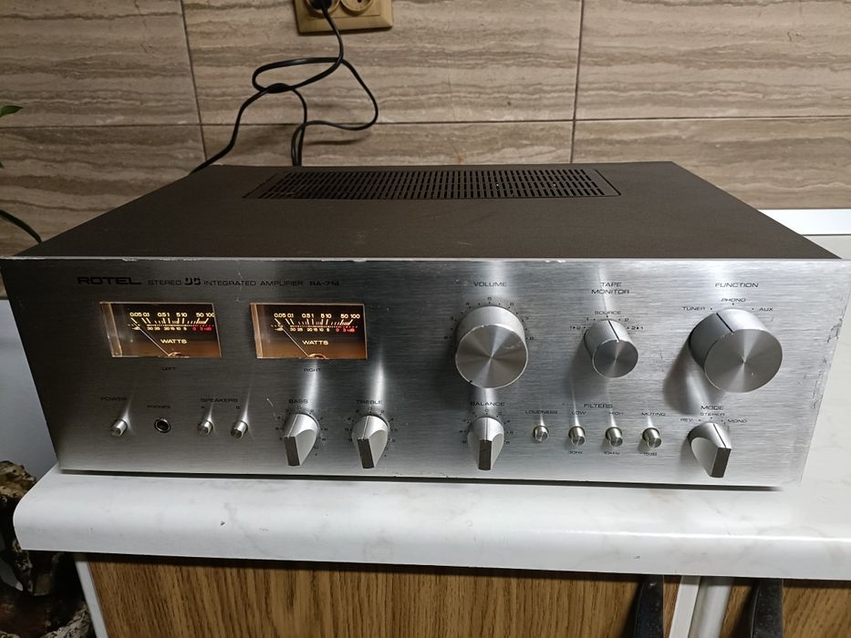 Rotel RA 714, amplificator stereo vintage, 2x50W, perfect funcțional ...