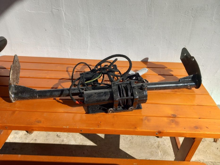 Troliu duster cu bara de fixare Pitesti • OLX.ro