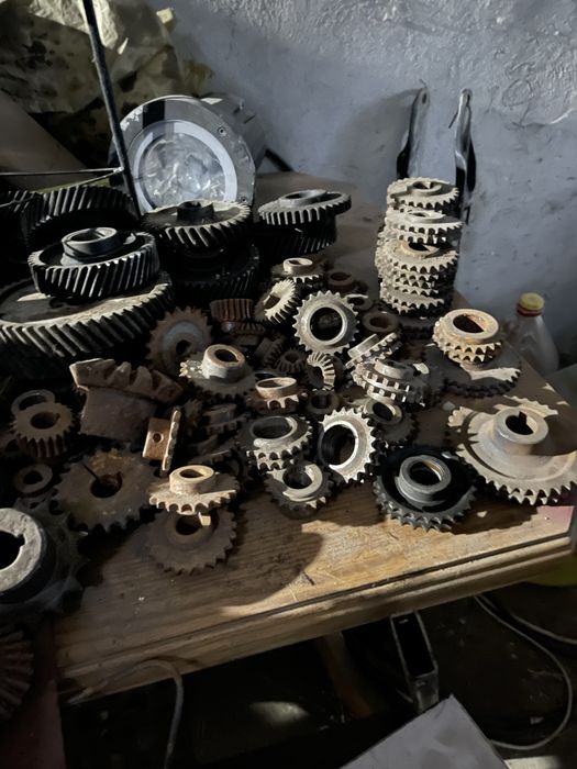 Roti dintate pinioane mari si mici roata dintata mare si pinion mare ...