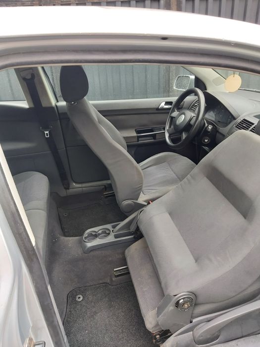 Vand urgent Polo 2004 cu numere rosii Dornesti • OLX.ro