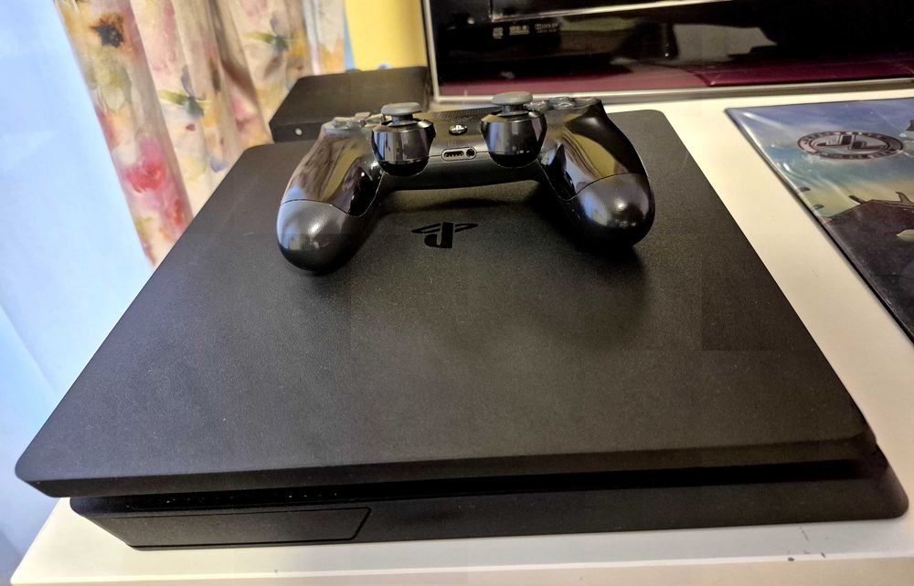 Продавам Playstation 4 Slim гр. София Манастирски ливади • OLX.bg