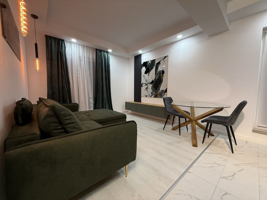 Apartament 3 camere Cosmopolis- prima inchiriere- parcare- proprietar ...