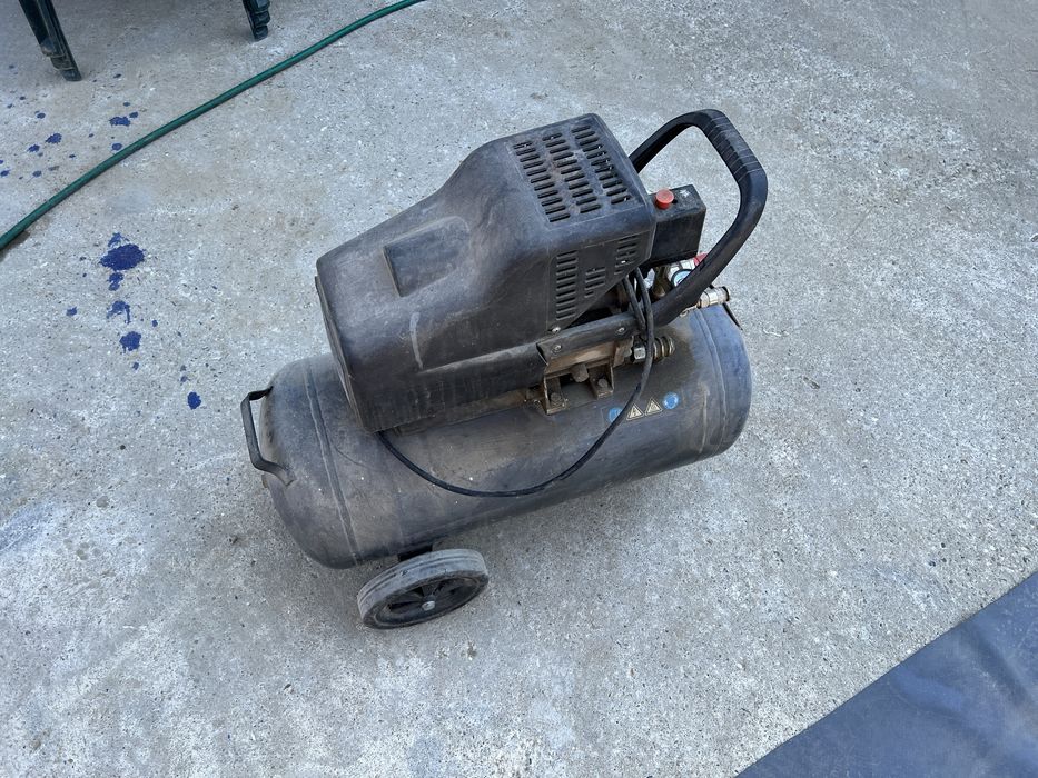 Vand compresor aer butelie 50l Pitesti • OLX.ro