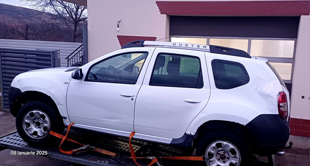 Dacia Duster 4x4 1.5 dci 2015 motor avariat Piatra Neamt • OLX.ro