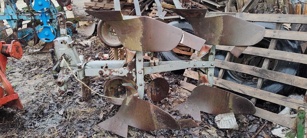 Plug reversibil 2 brazde, 3 brazde Rabewerk, Lemken, krone, Eberhardt, Dabuleni • OLX.ro