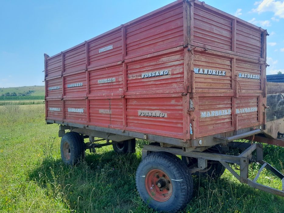 Remorca agricola basculabila trilateral Maierus • OLX.ro