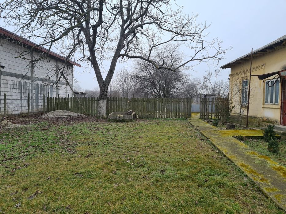 Vand casă în localitatea Draganesti-Olt, sat. Comani, jud Olt ...