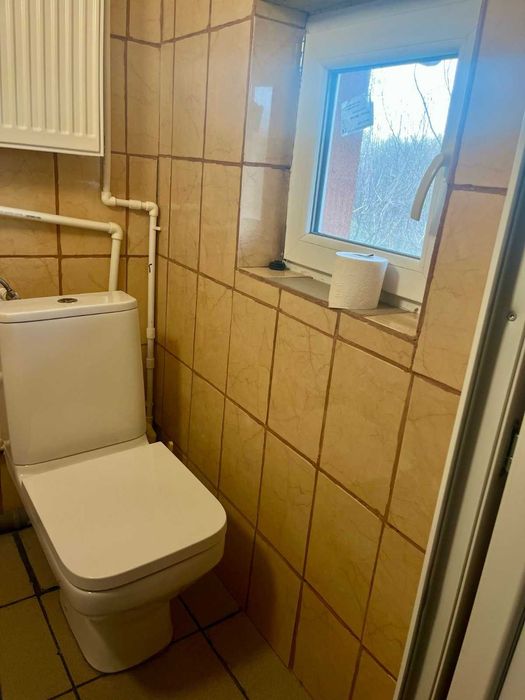 Casa 5 camere,S+P+E -Movilita -zona linistita langa lac,40km Bucuresti ...