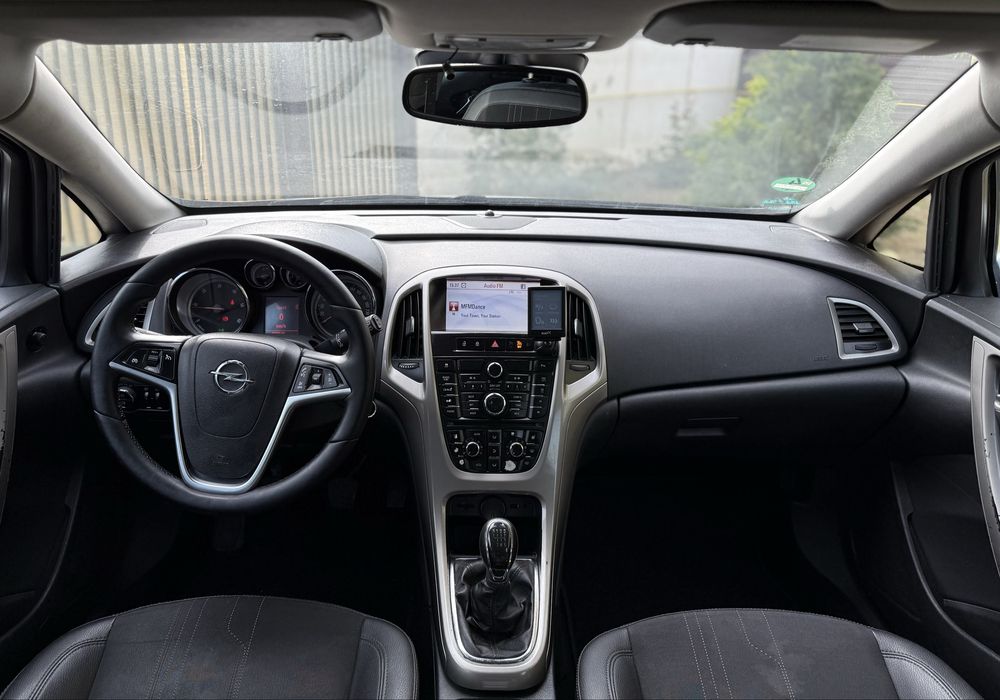 Opel Astra J / 1.7 CDTI 110 Cp / Navi / Volan incalzit Pitesti • OLX.ro