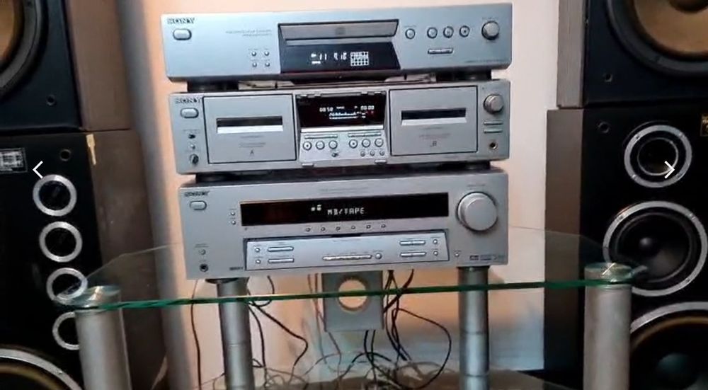 Linie Sony Silver compusă din Amplituner, CD player și dublu Deck ...