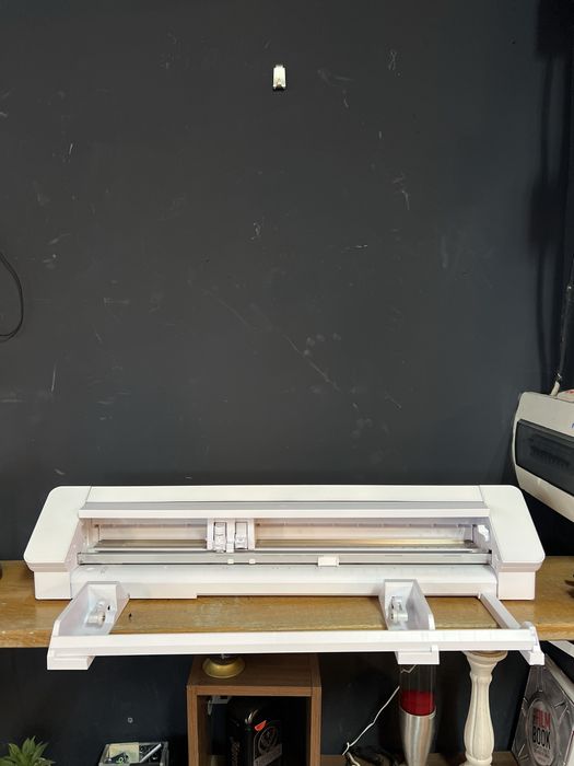 Cutter Plotter Silhouette CAMEO 4 PLUS Cluj-Napoca • OLX.ro