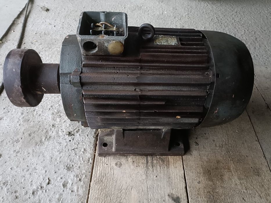 Motor trifazic 11 kW, 2900 rot/min Botosani • OLX.ro