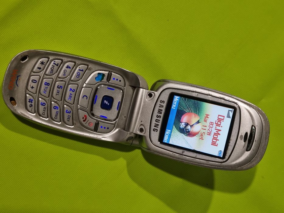 Telefon cu clapeta cu incarcator original Craiova • OLX.ro