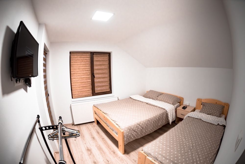 De Vanzare! De inchiriat! Cabana “Baltagu” ciubar ! Beclean • OLX.ro