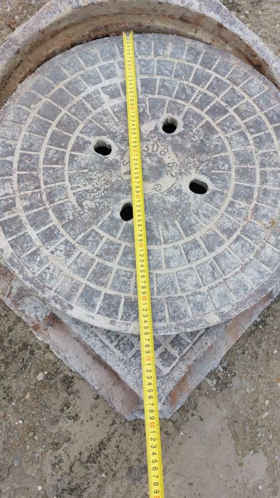 Capac/gura din fonta pentru canalizare Argeselu • OLX.ro