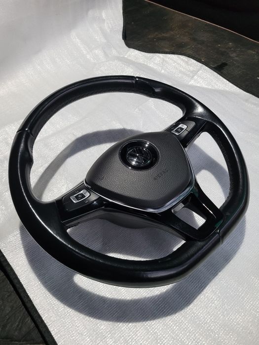Volan Piele VW Passat B8 / Golf 7 teșit comenzi + airbag Piatra Neamt ...
