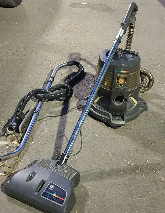 Aspirator Rainbow E1 (usa) cu tot cu peria activa (150w) si toate acc ...