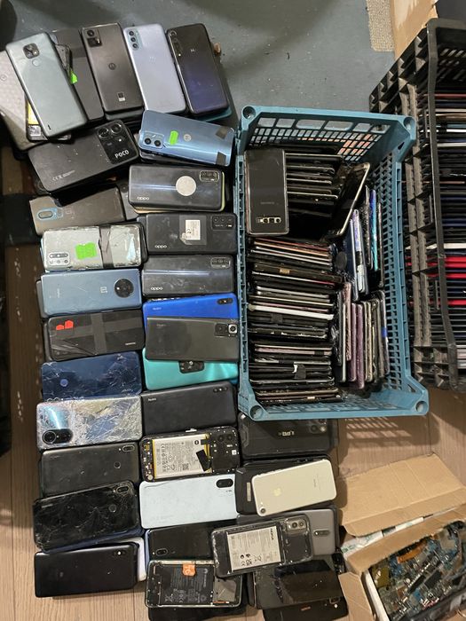 Lot telefoane de vanzare 50 lei bucata 500 telefoane Huedin • OLX.ro