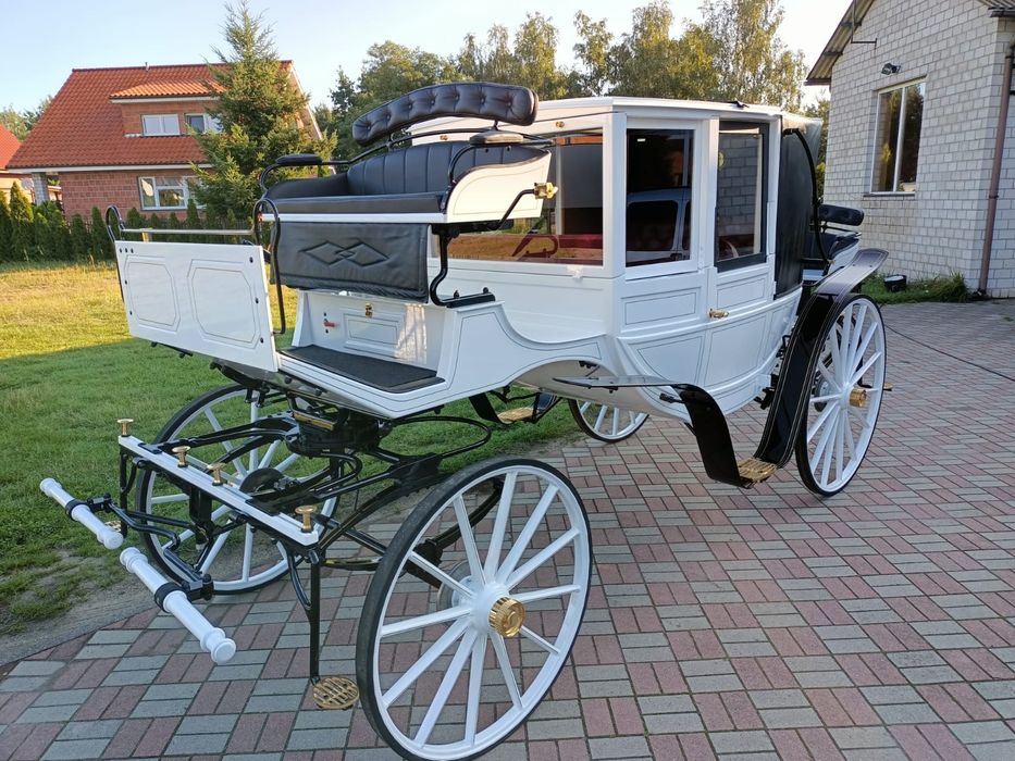 Trasura glasslandauer,caleasca de gala Sighisoara • OLX.ro