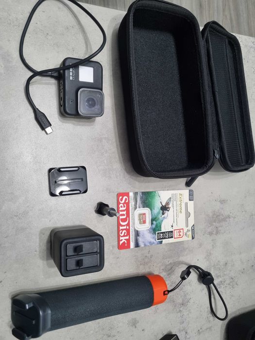 GoPRO Hero 8 Black + Geanta,Handler,2 Baterii,Incarcator,Card Nou+ ...