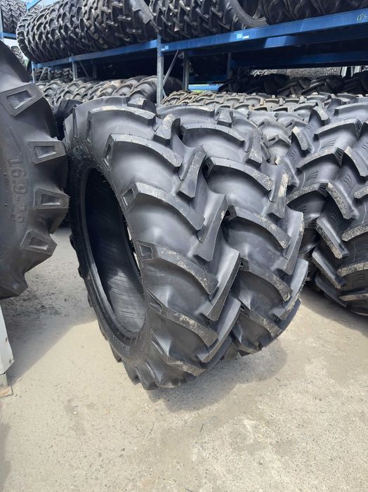 Anvelope 12.4-28 Gri noi cu 8 pliuri pentru tractor u445 Cluj-Napoca ...