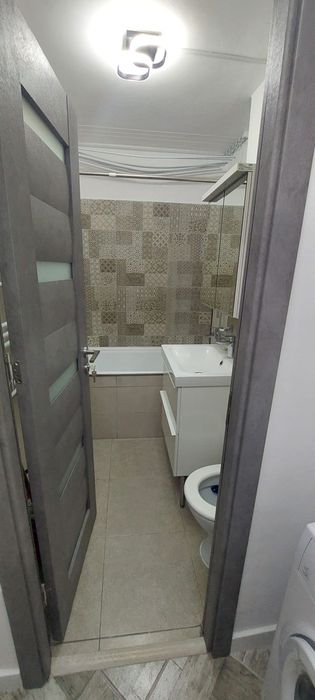 Proprietar închiriez ap. 2 cam, renovat, prima închiriere, cu boiler ...