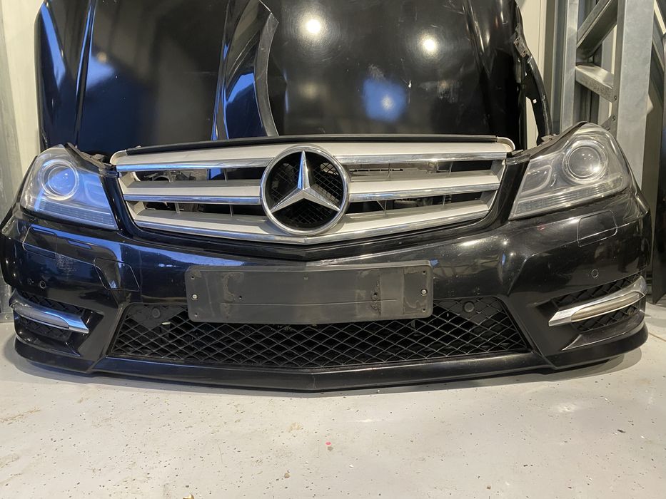 Fata Mercedes C-class w204 facelift AMG capota bara far bixenon aripa Campina • OLX.ro