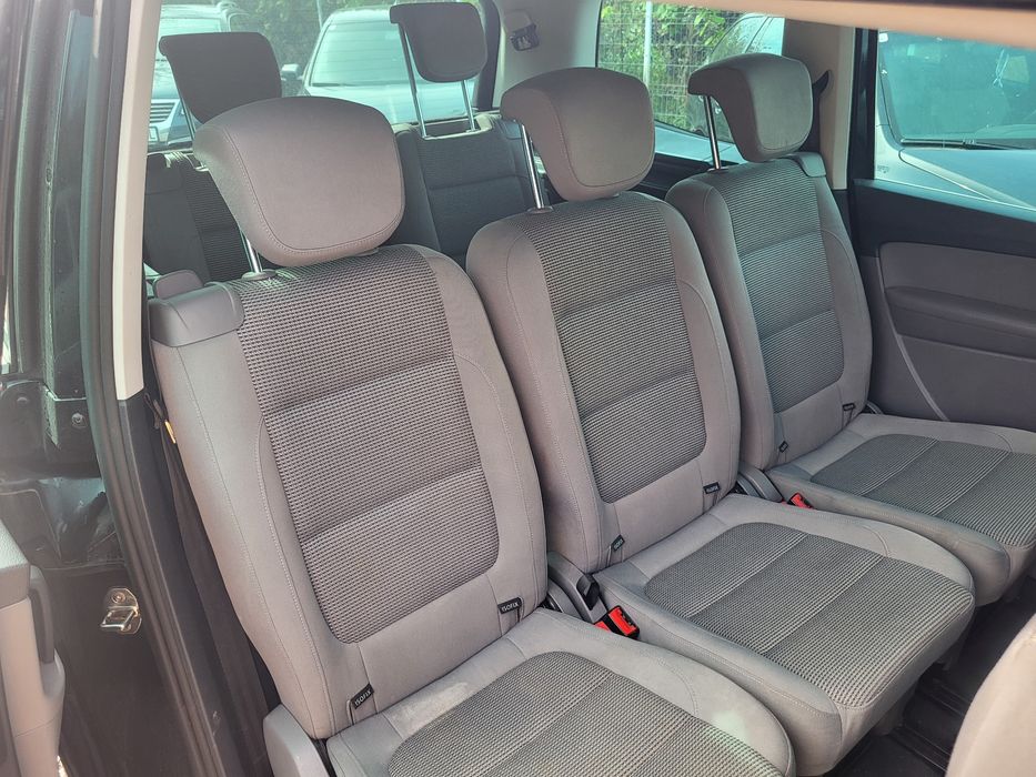 Sharan 7 locuri Anul 2011 140cp Euro5 CFFB Incalzire scaune P Oradea • OLX.ro