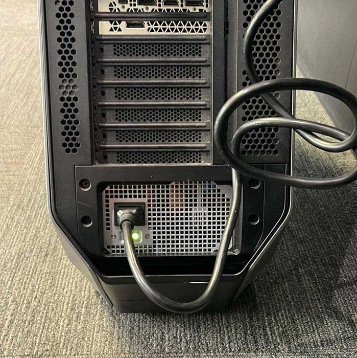 Компютър Alienware AREA 51 R6 Ryzen 1950X 32GB 1TB SSD 1TB GTX 1080 гр ...