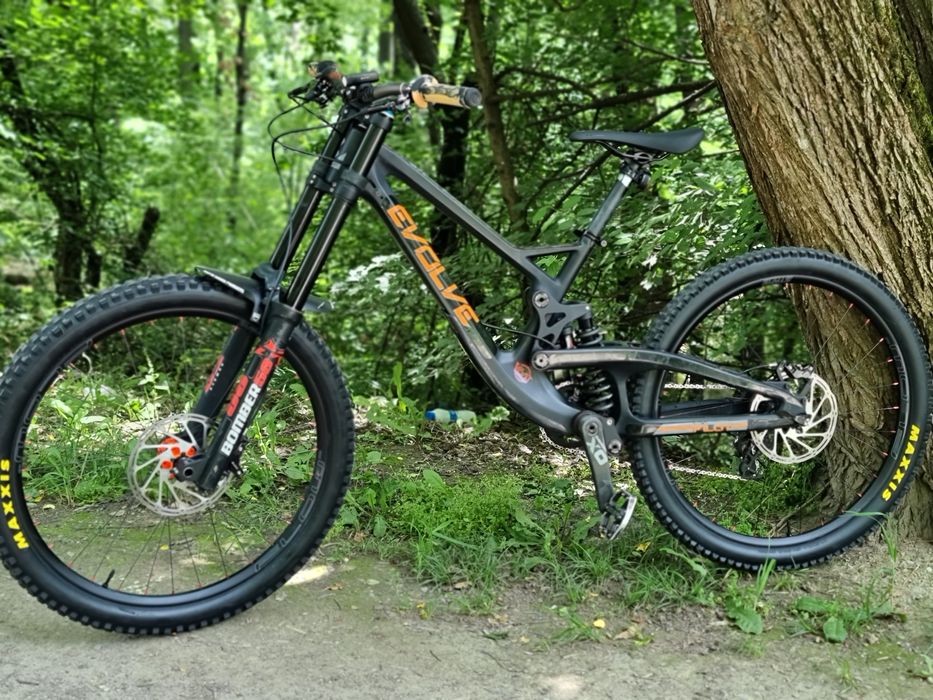 Evolve skypilot DH колело FULL CARBON гр. Габрово Трендафил 1 • OLX.bg