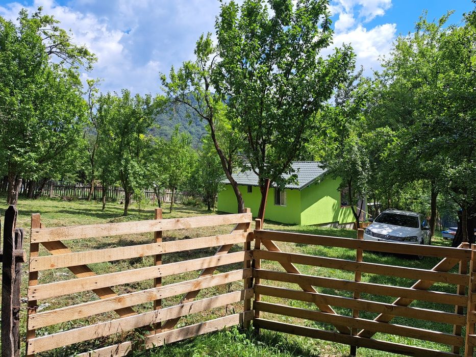 Vând casa jud.Prahova,sat Sotrile(baraj Paltin) ,teren 1154 Seciuri ...